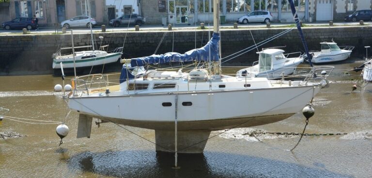 Anatomy of a Sailboat - Learn Fundamental Sailing Terminology Anatomy of a Sailboat - Learn Fundamental Sailing Terminology
