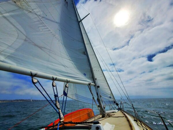 How A Boat Sails Upwind - American Sailing