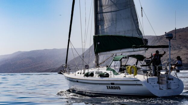 What to Expect in Your Beginner Sailing Course (ASA 101) - American Sailing