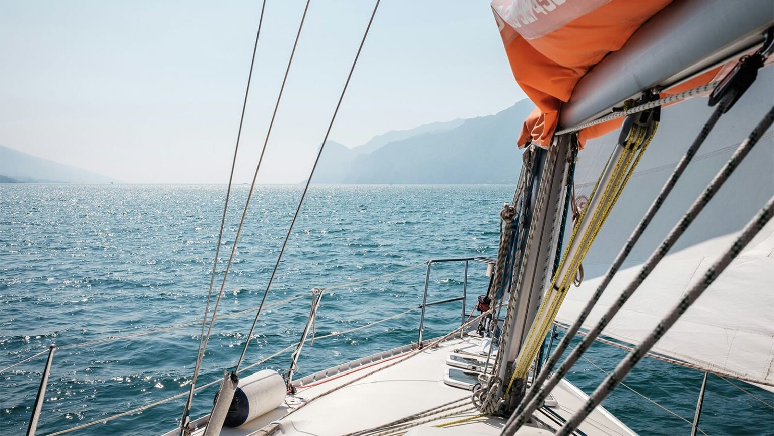 How A Boat Sails Upwind - American Sailing